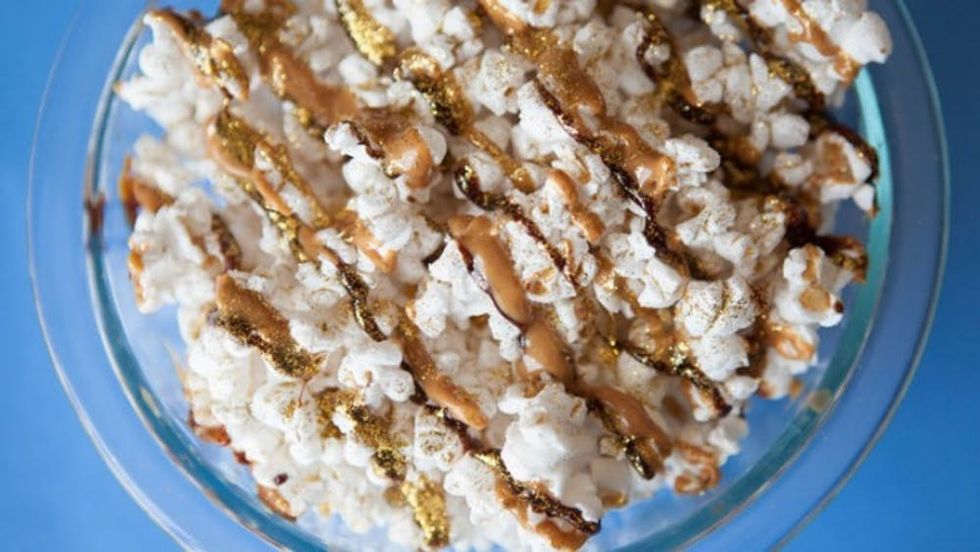 17 Gold DIYs to Make for Your Oscars Party - Brit + Co