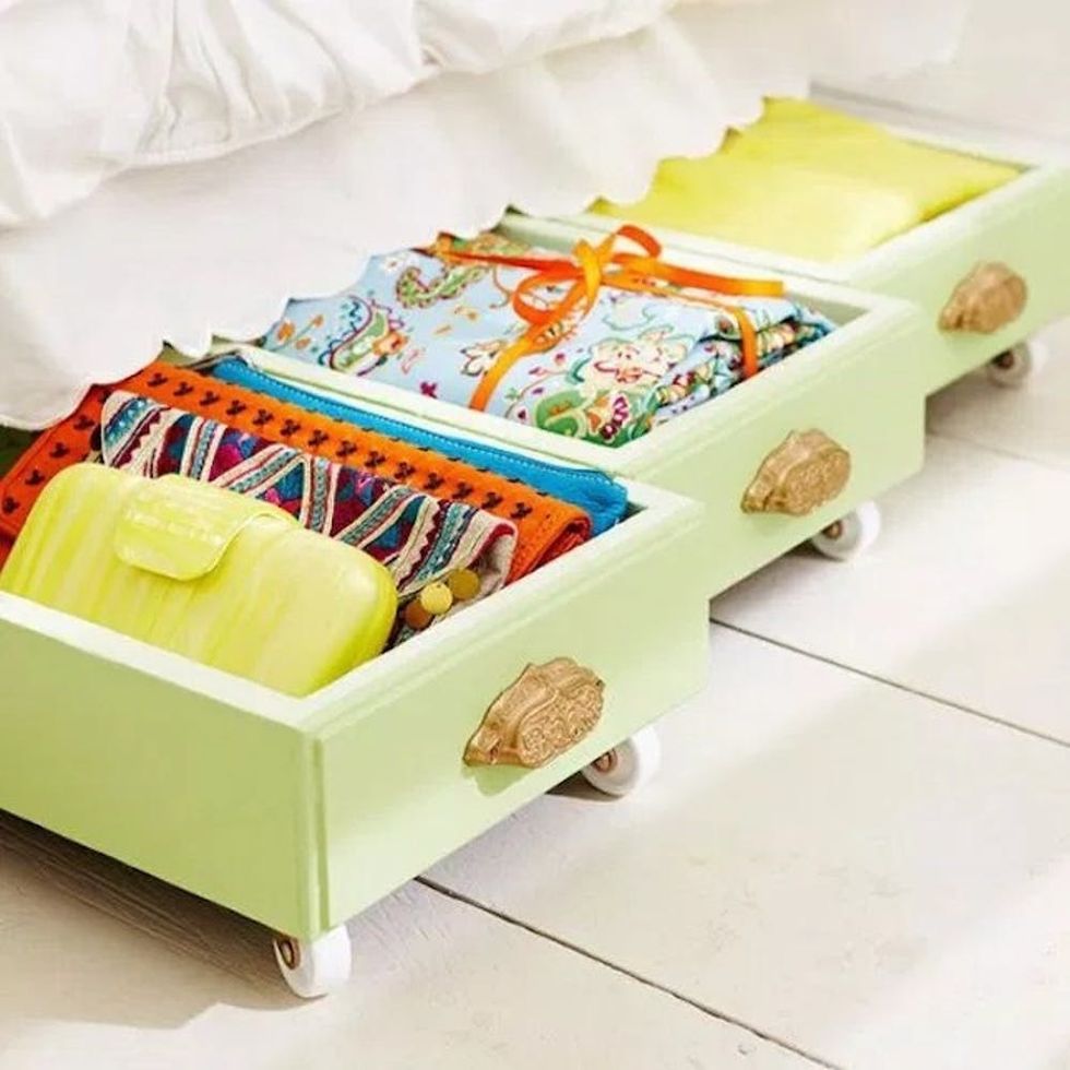 12 Small-Space Tips for the Purse-Obsessed Gal - Brit + Co