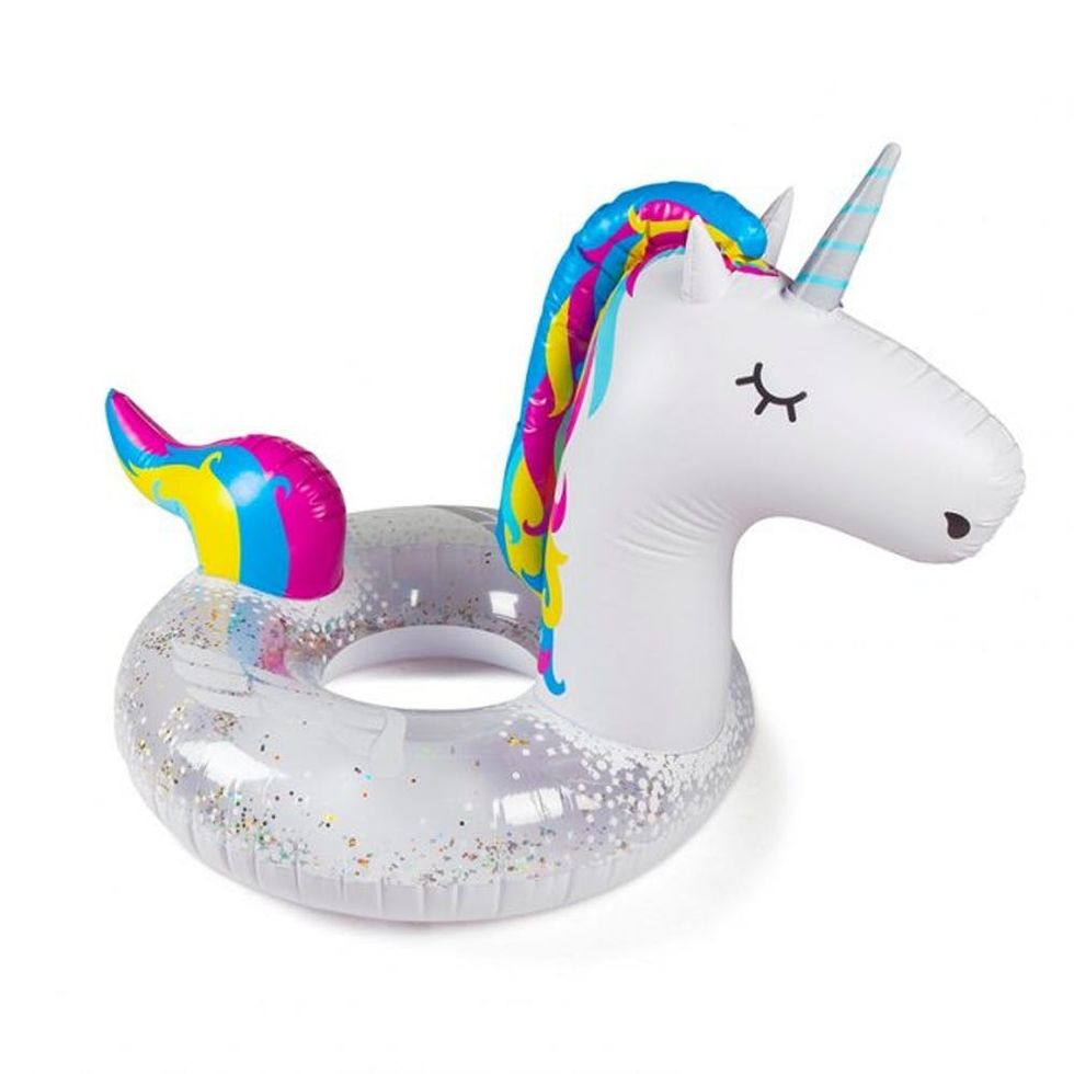 16 Best Beach Accessories You Can Get on Amazon - Brit + Co