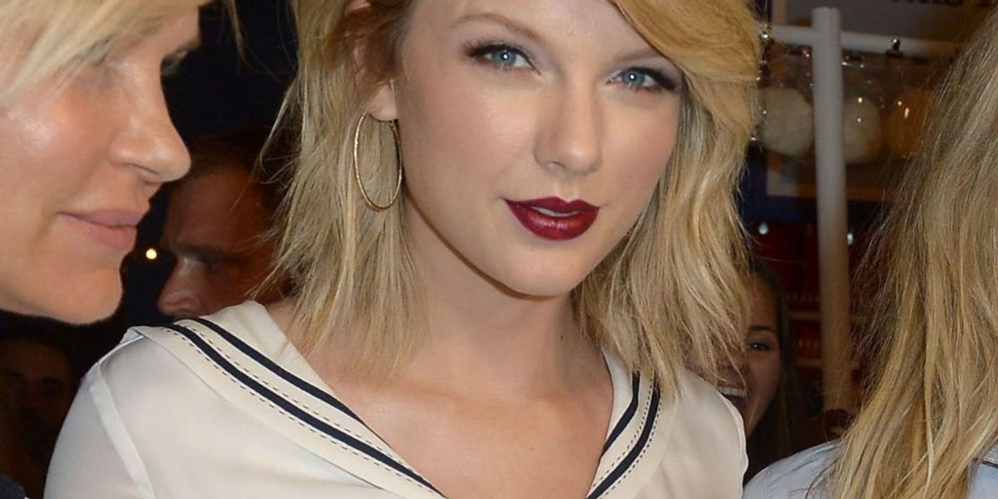 This Taylor Swift Lookalike Looks More Like Taylor Swift Than Taylor ...