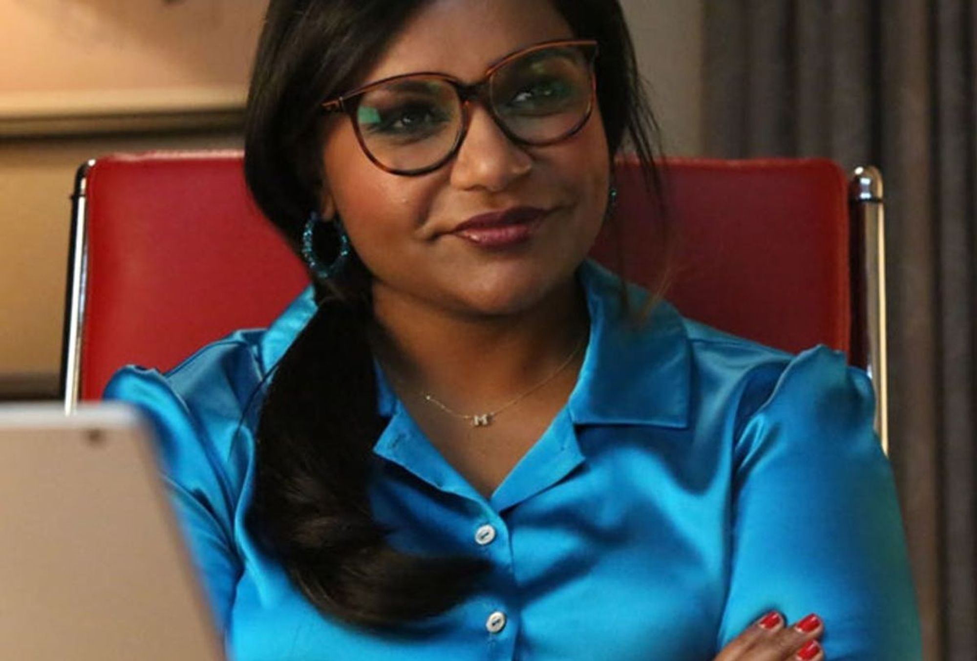 Fashion Lovers Need to Hear the Story Behind Mindy Kaling’s On-Screen ...