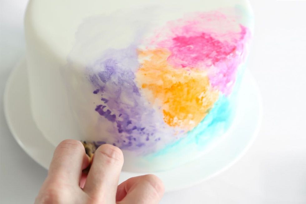 How to Make a Gilded Watercolor Cake That Will Majorly Impress Your ...