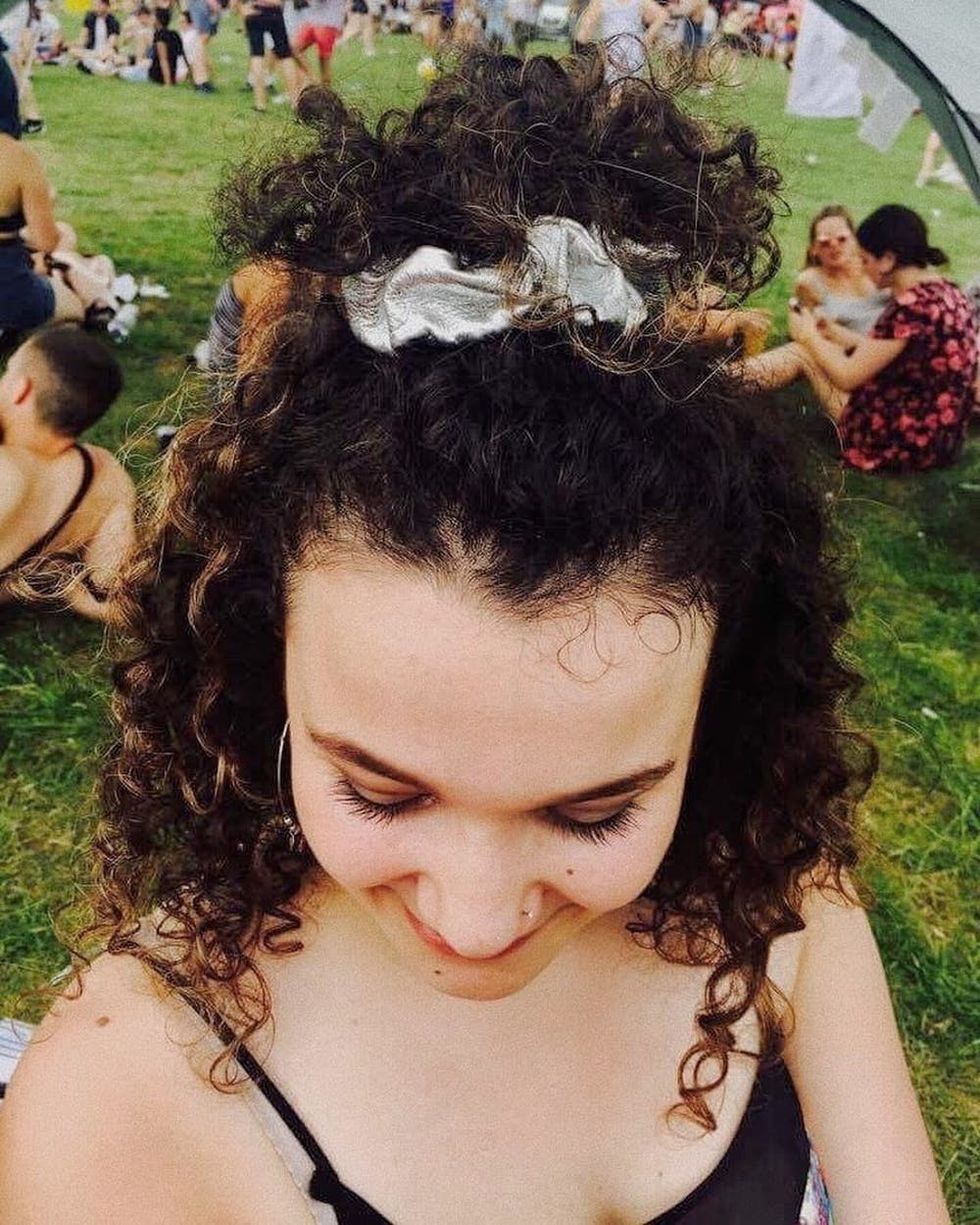 13 Real Women Prove That Scrunchies Are Back - Brit + Co