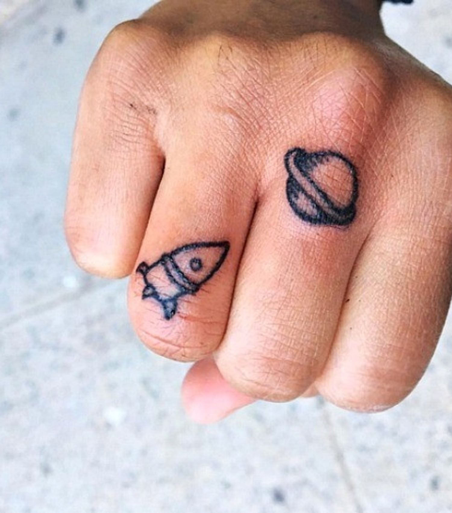 15 Delicate Finger Tats That Will Make You Want to Get Inked ASAP ...