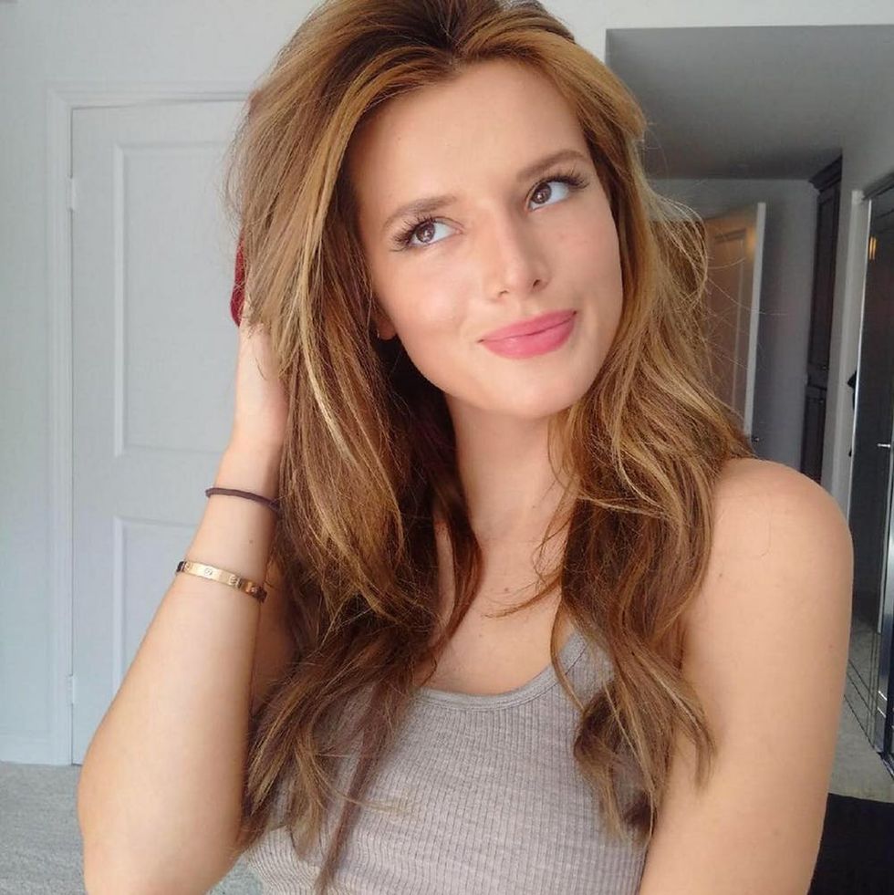 Bella Thorne Just Ditched Her Famous Red Locks for “Brownie” Hair ...