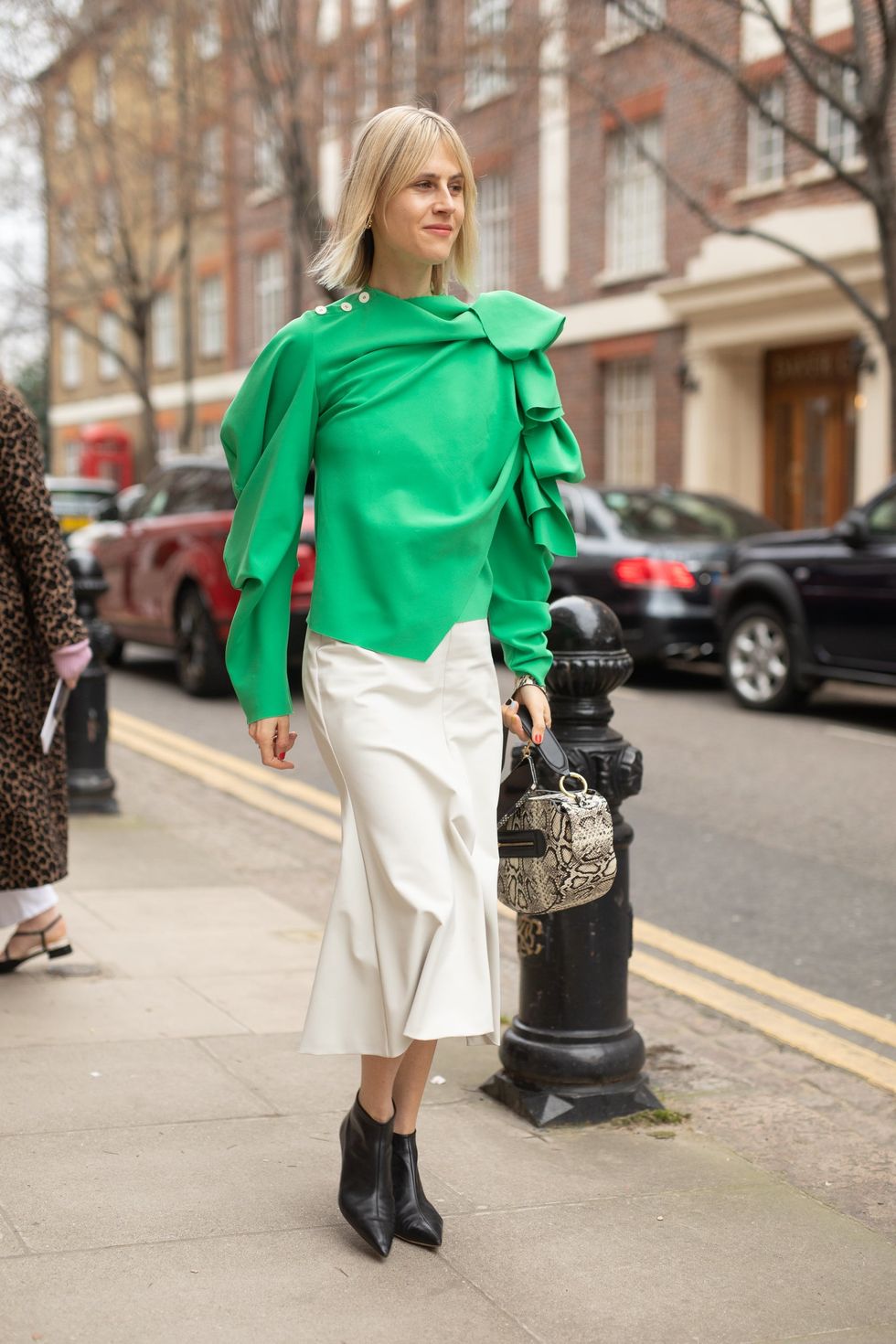 8 Chic Reasons to Rock Structured Sleeves Now! - Brit + Co