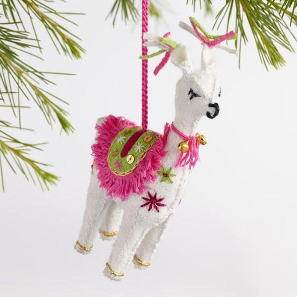 14 Adorably Festive Reasons Why Llamas Are the New Elves - Brit + Co