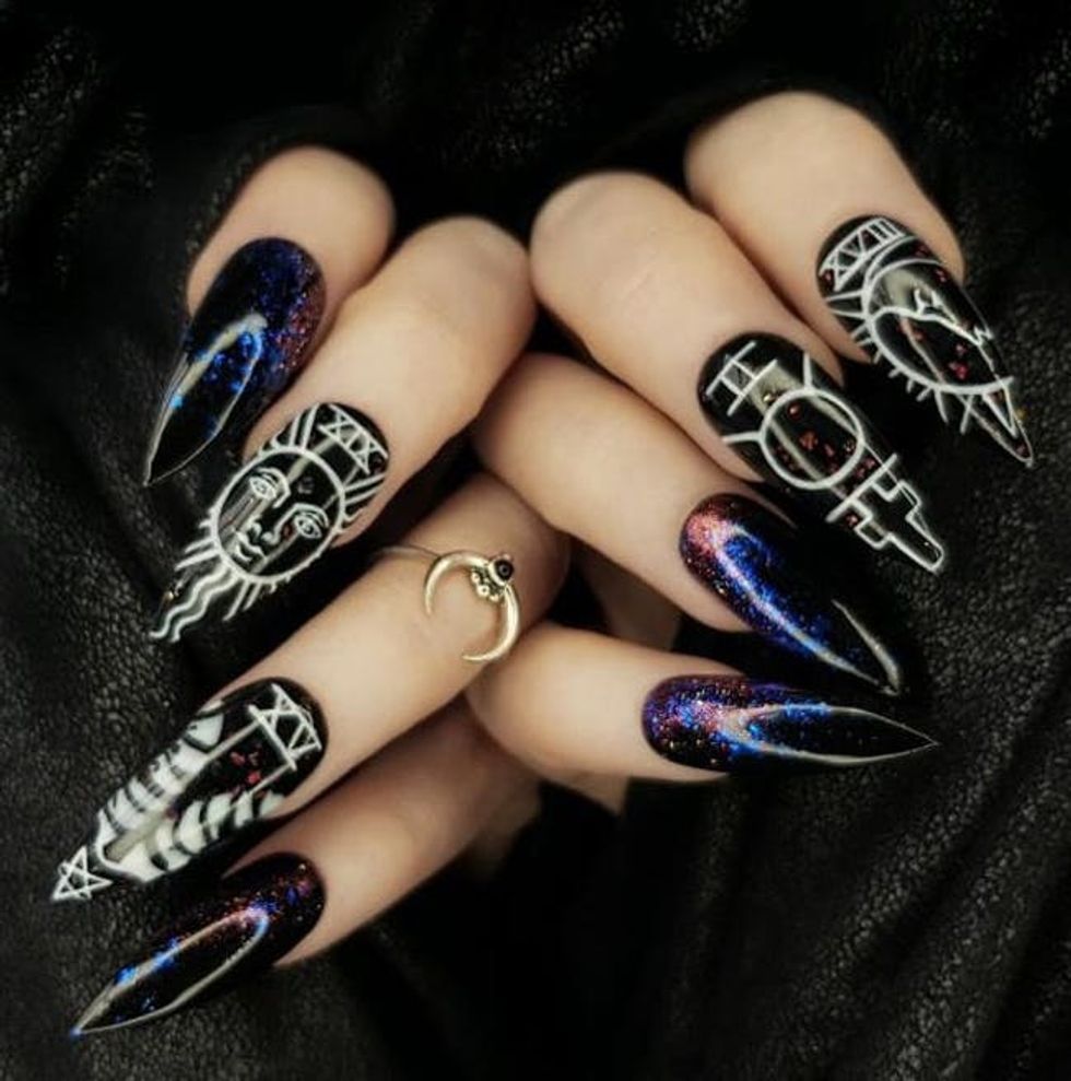 12 Tarot Card Nail Art Ideas to Round Out Your Halloween Look - Brit + Co