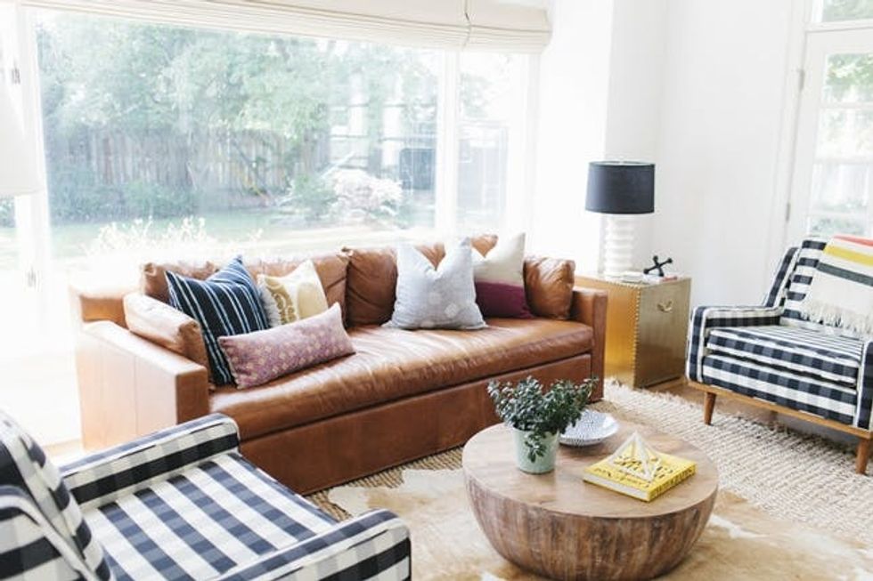 9 Ways to Rock the Leather Sofa Trend That’s Taking Over Instagram ...