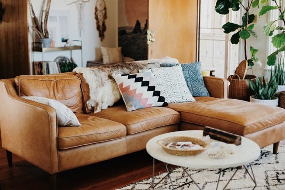 9 Ways to Rock the Leather Sofa Trend That’s Taking Over Instagram ...