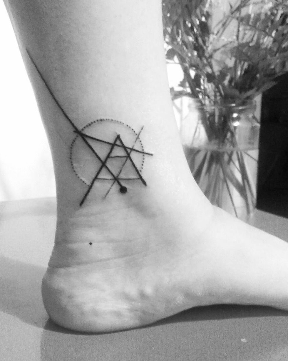 9 Geometric Tattoos Minimalist Gals Will Love - Brit + Co