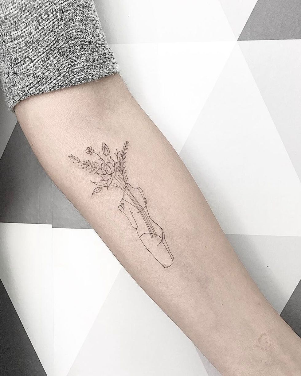 40 Small Tattoo Ideas to Copy Now - Brit + Co