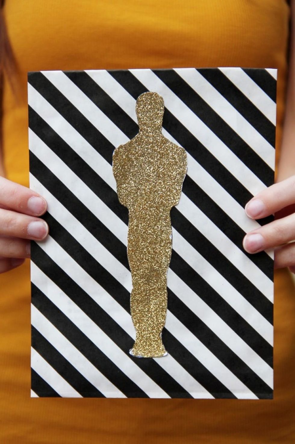 17 Gold DIYs to Make for Your Oscars Party - Brit + Co