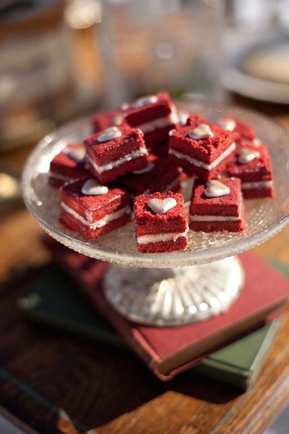 14 of the Prettiest Winter Wedding Desserts EVER - Brit + Co