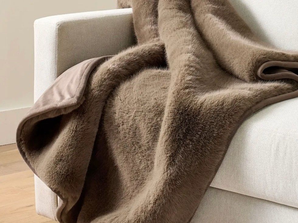 15 Ways To Decorate With Pantone’s 2025 Color Of The Year - Brit + Co